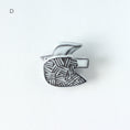 BIRD TILE BROOCH ＜WH/BK＞ – BIRDS' WORDS